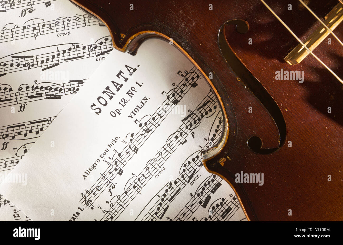 Background music notes violin hi-res stock photography and images - Alamy