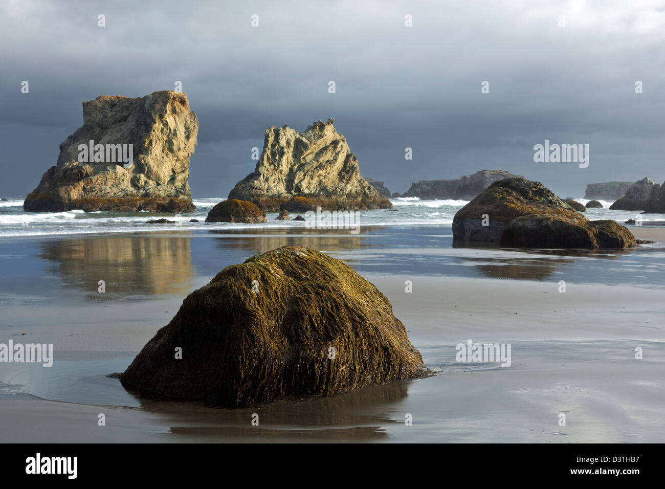 Face rock pacific ocean hi-res stock photography and images - Alamy