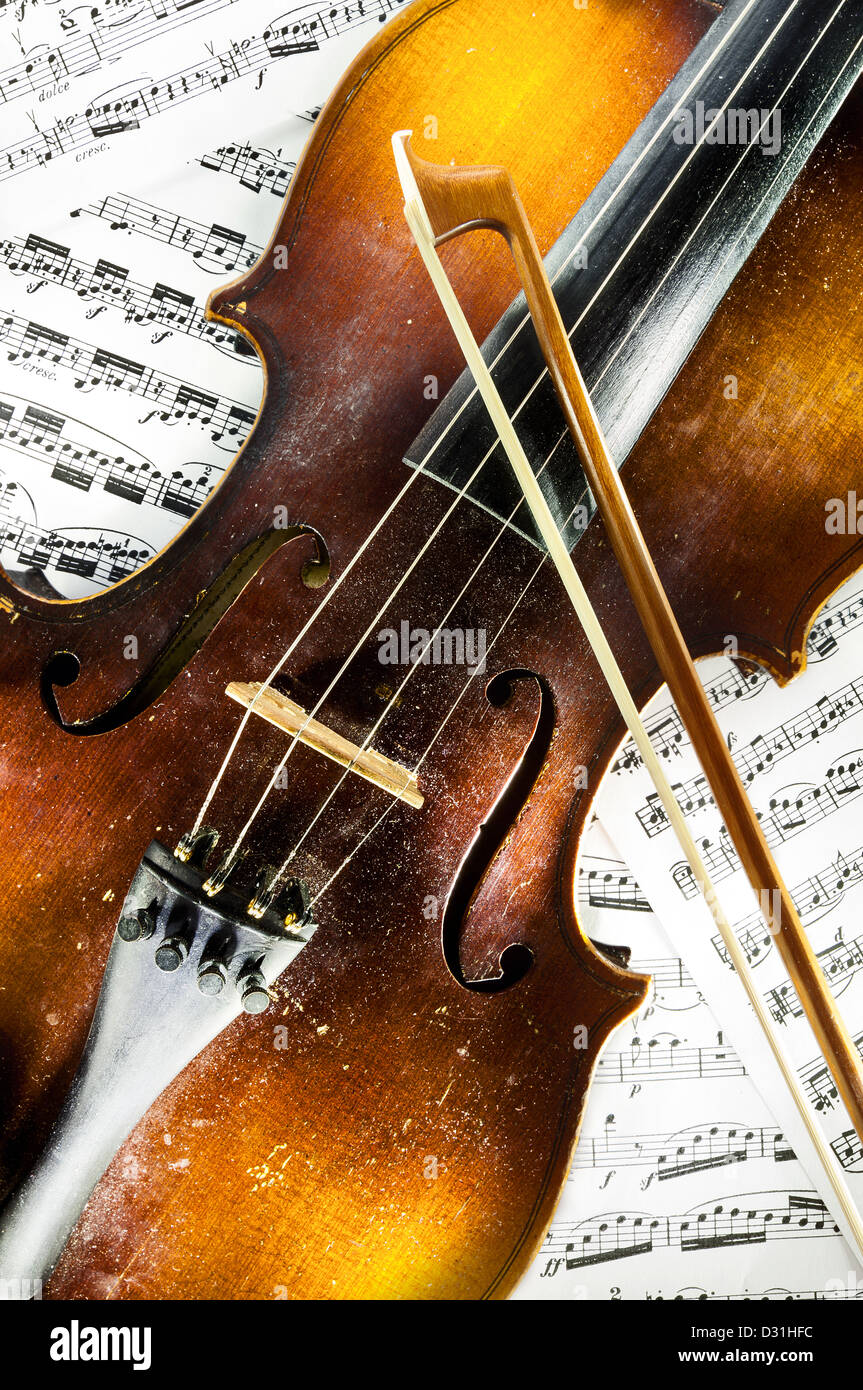 Background music notes violin hi-res stock photography and images - Alamy