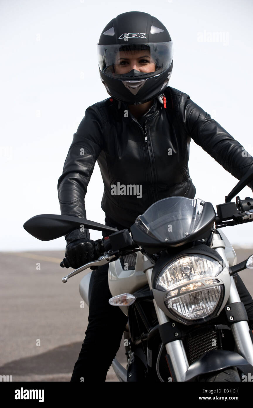 Gina carano haywire hi-res stock photography and images - Alamy