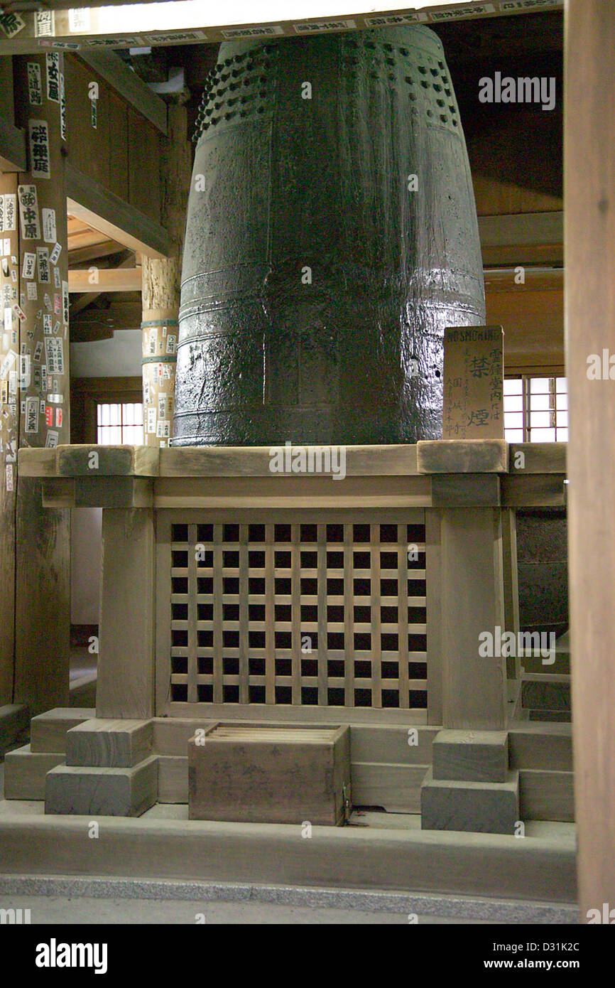 The Benkei Bell, located at Mii-dera Temple in Otsu, Shiga Prefecture ...