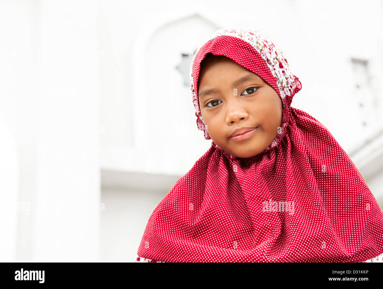 Outdoor portrait on young Muslim girl Stock Photo - Alamy