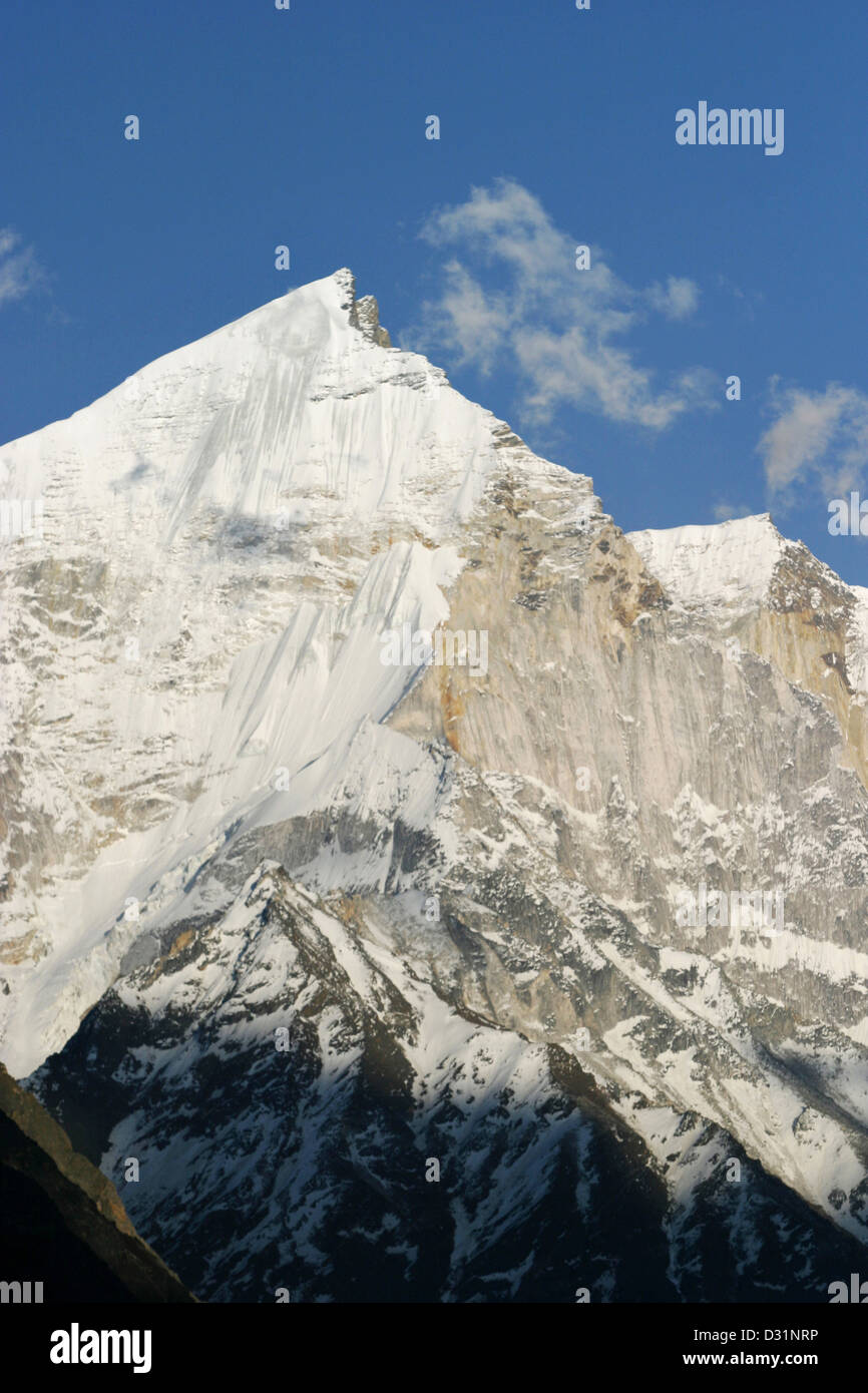 The peak of Bhagirathi 1 (6856m), seen from Bhojbasa Stock Photo - Alamy