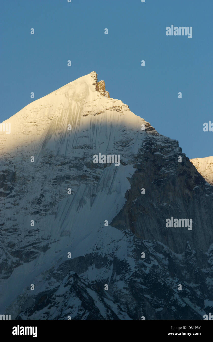 The peak of Bhagirathi 1 (6856m), seen from Bhojbasa Stock Photo - Alamy
