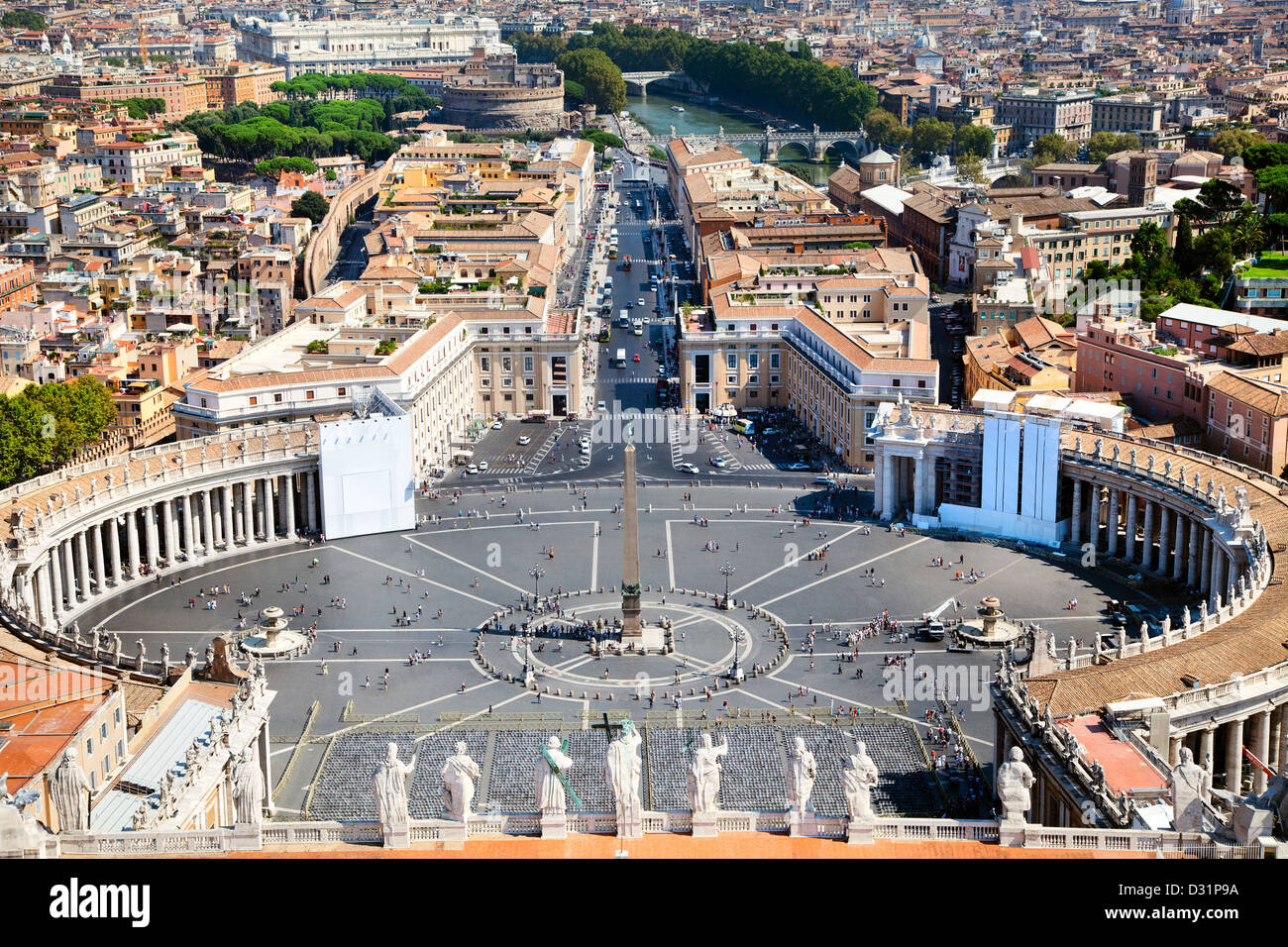 Statues in rome square hi-res stock photography and images - Alamy