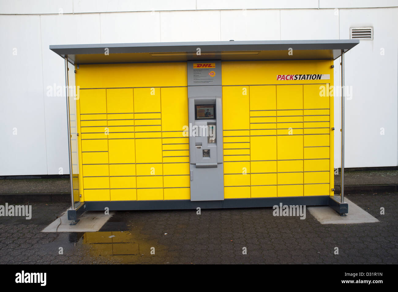 Dhl pack station hi-res stock photography and images - Alamy
