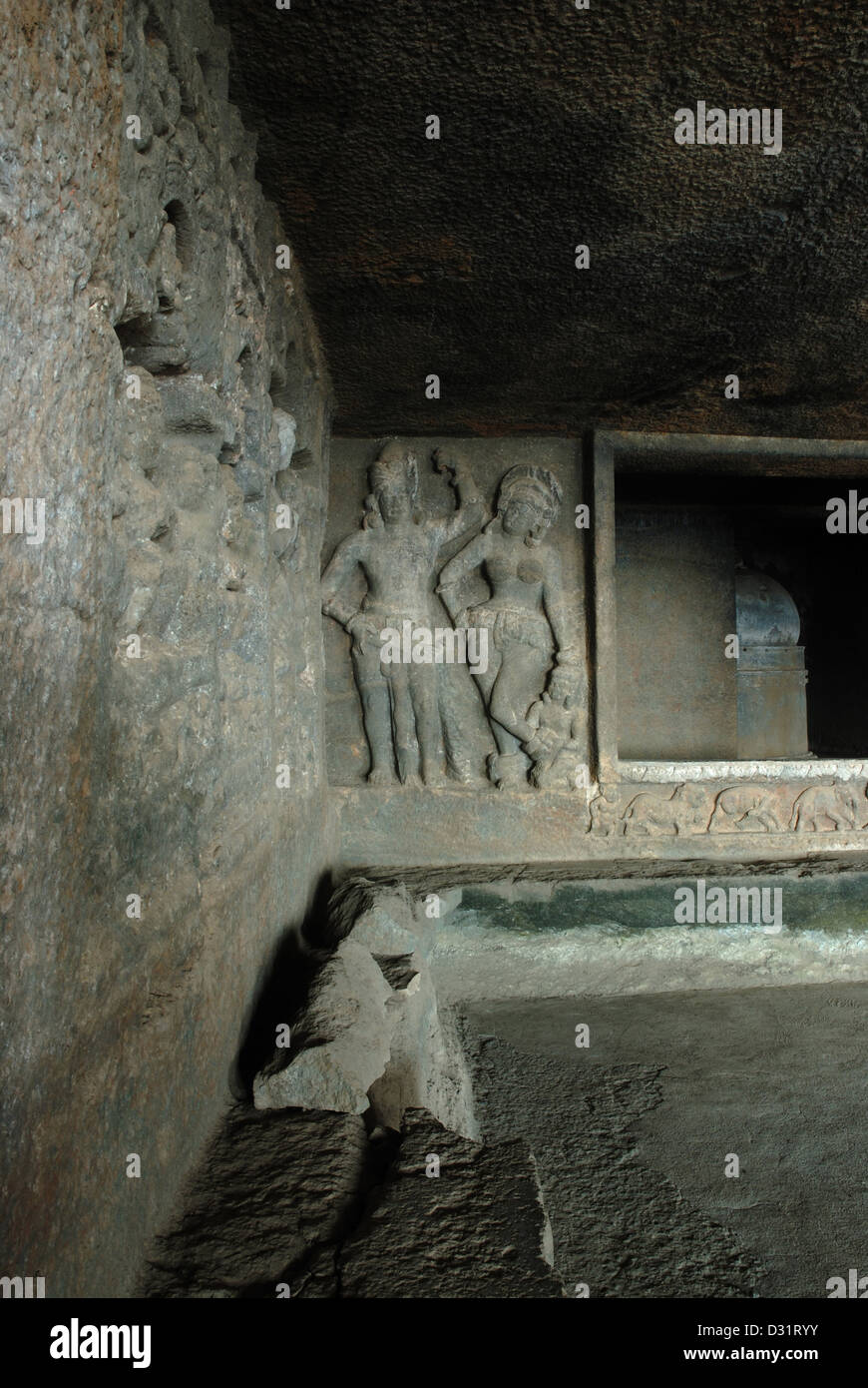 Buddha figures, Miracle of Sravasti on the left wall of the main hall ...