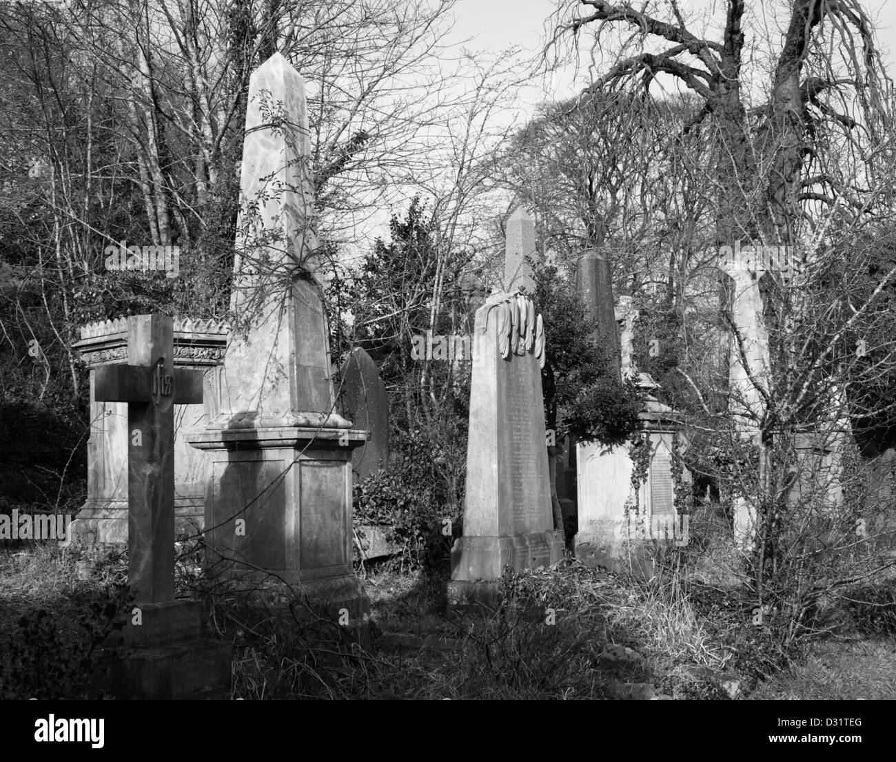 Tombs in Arnos Vale cemetery in Bristol Stock Photo - Alamy