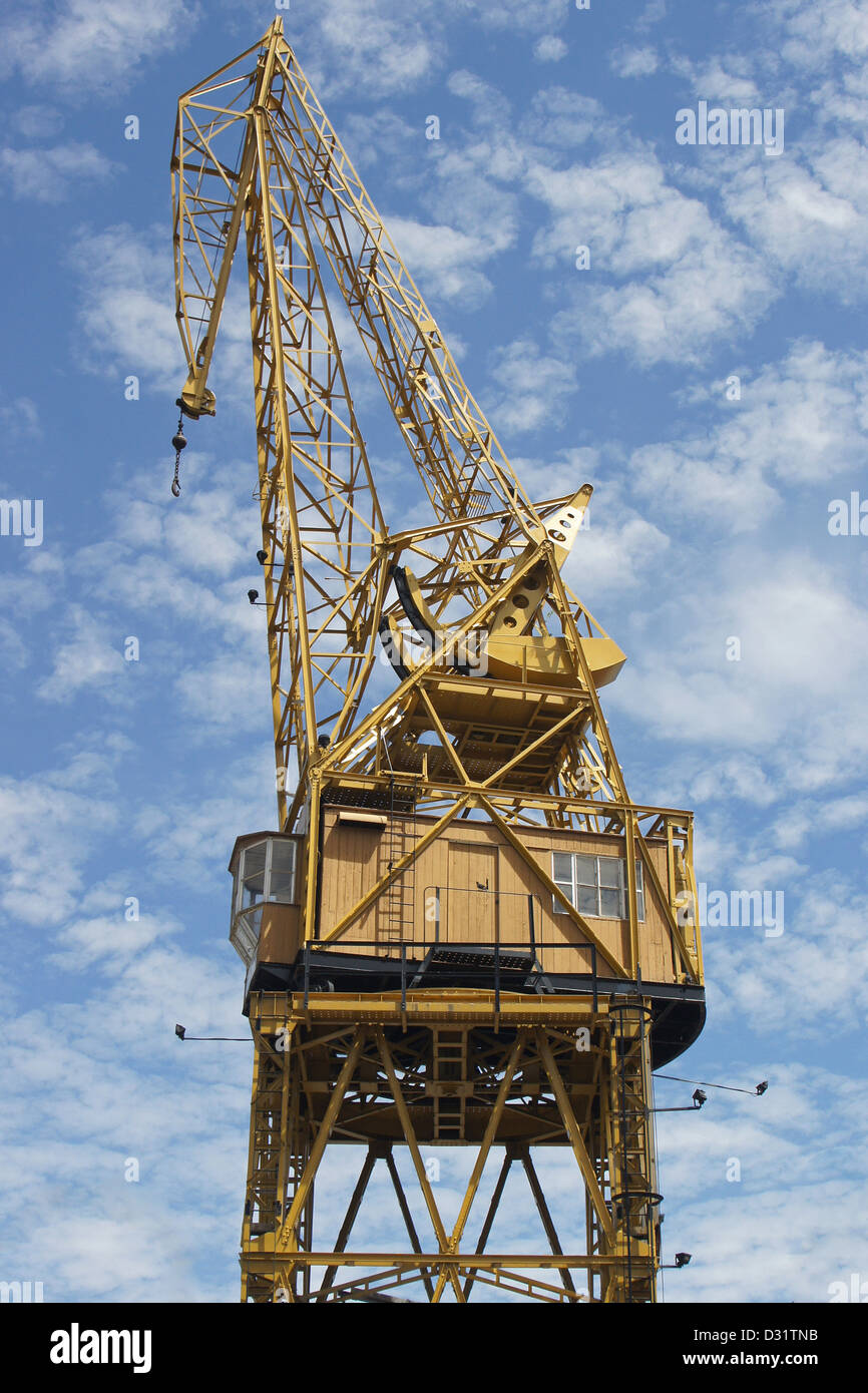 Historical lifting crane hi-res stock photography and images - Alamy
