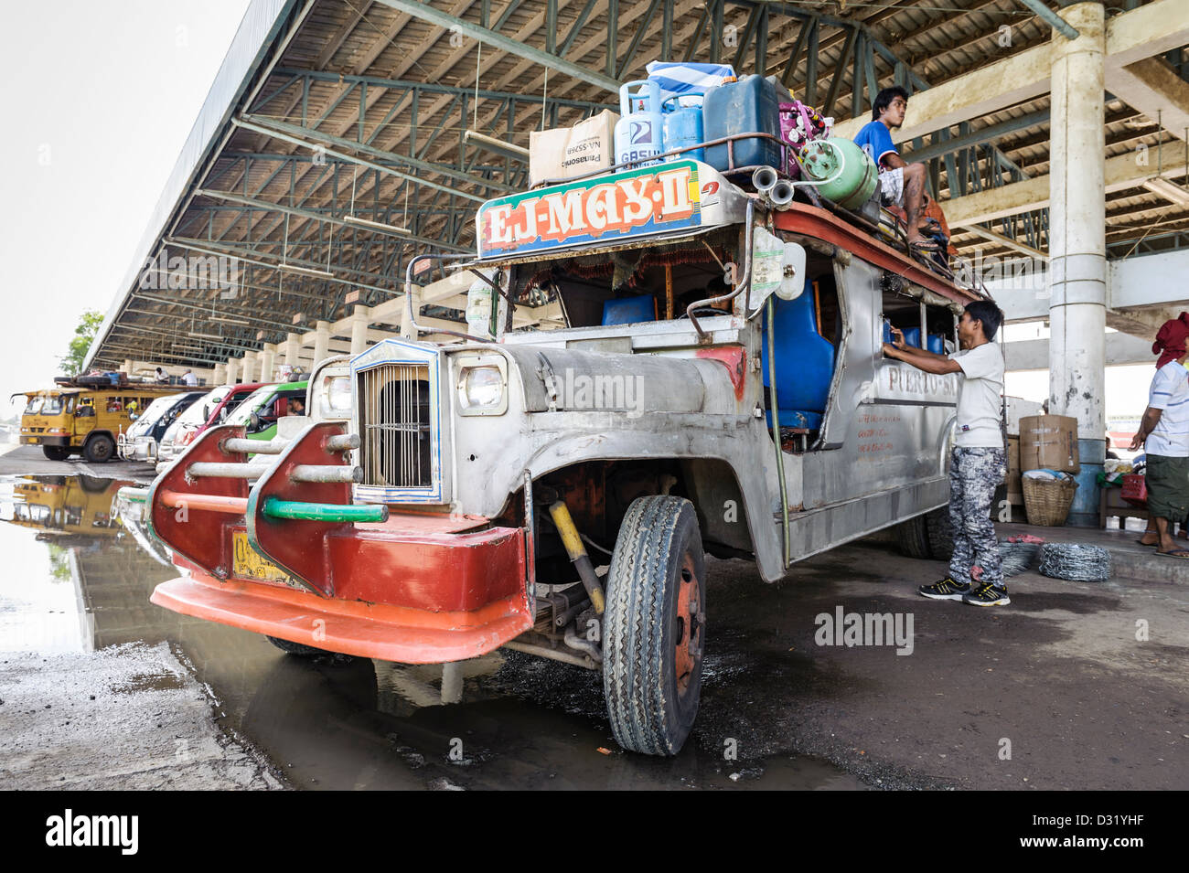 Overloaded jeepney waiting for passengers at Puerto Princesa bus ...