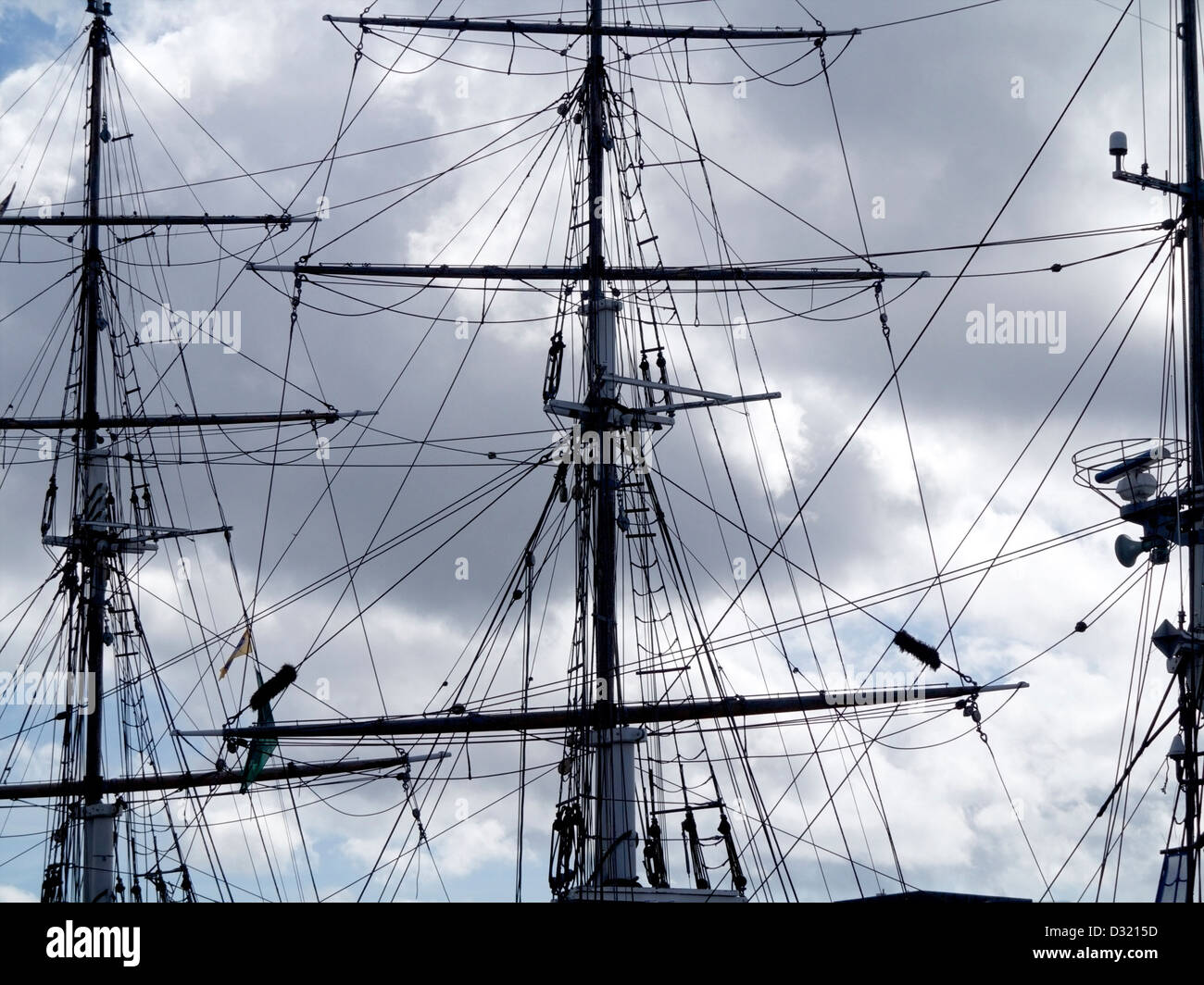 Main mast rigging sailing ship hi-res stock photography and images - Alamy