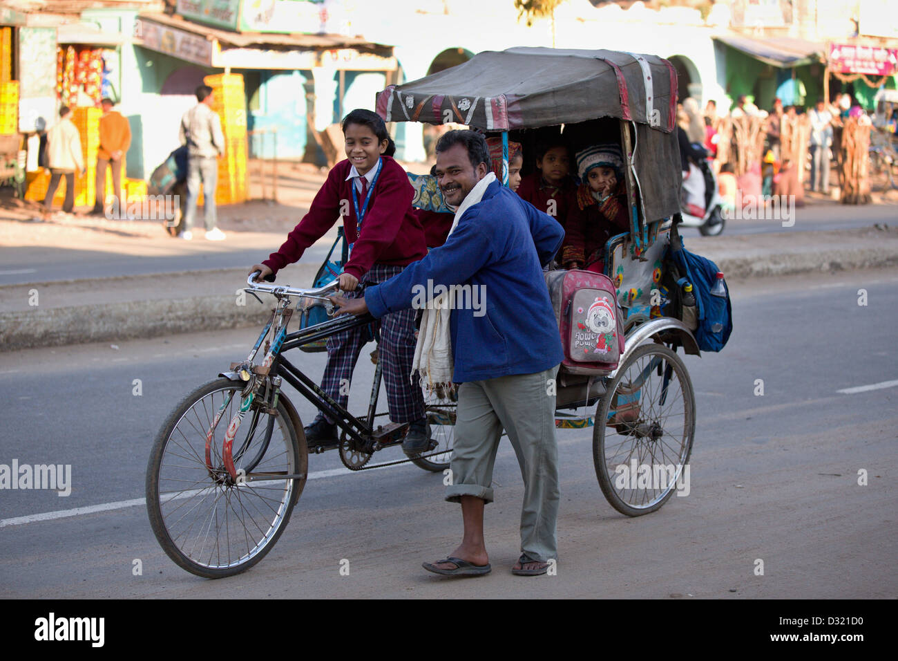 School children rickshaw india hi-res stock photography and images - Alamy