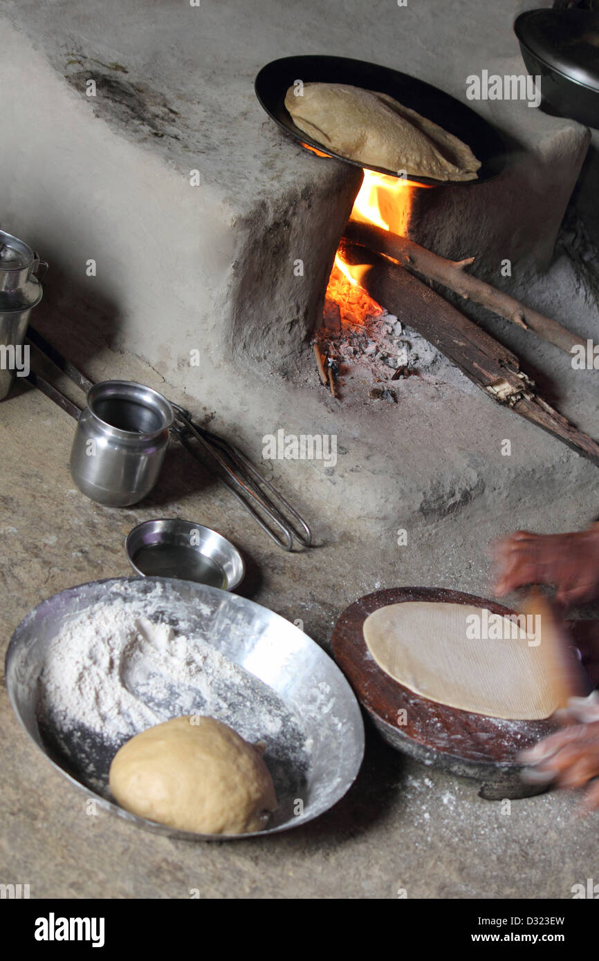 Making chapati hi-res stock photography and images - Alamy