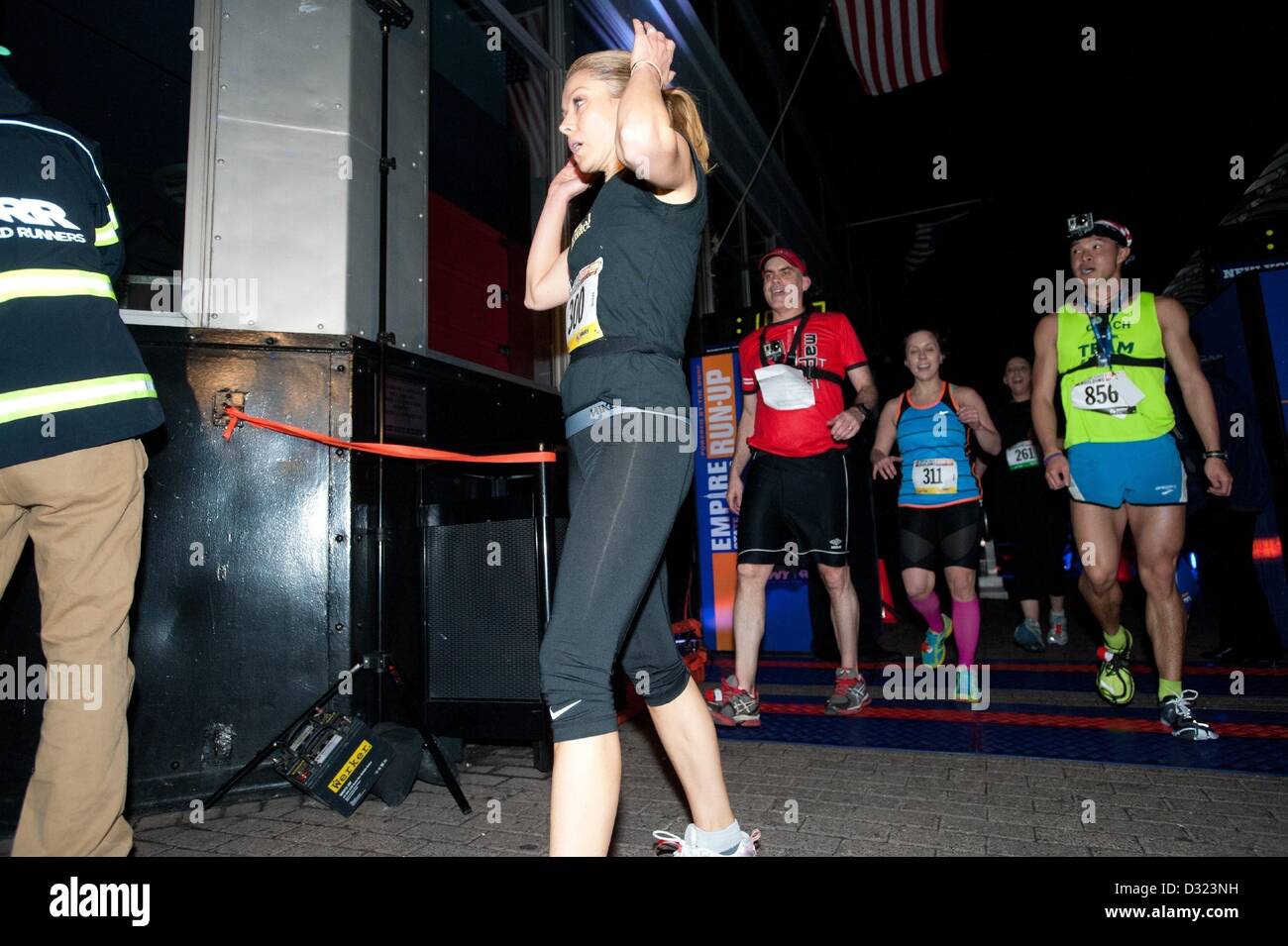 Feb. 6, 2013 - Manhattan, New York, U.S. - KELLY RIPA crosses the ...