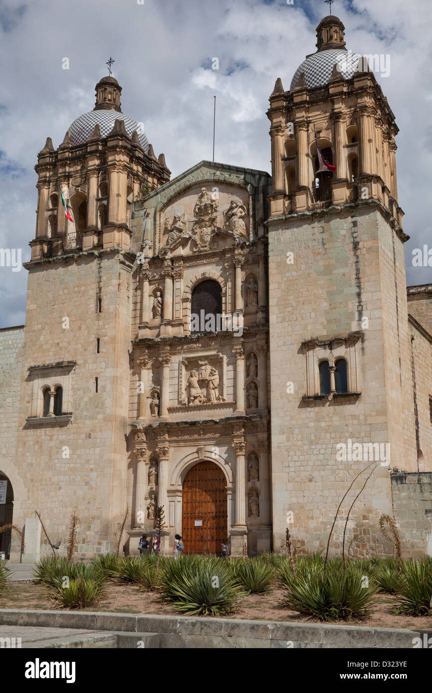Front of Santo Domingo de Guzmán church, Oaxaca, Mexico Stock Photo - Alamy