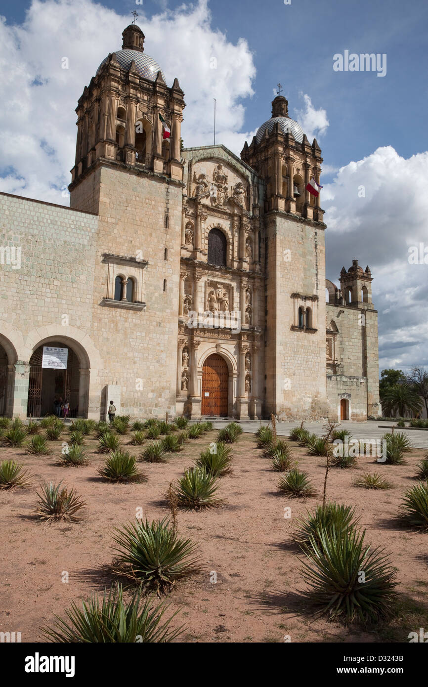 Front of Santo Domingo de Guzmán church, Oaxaca, Mexico Stock Photo - Alamy