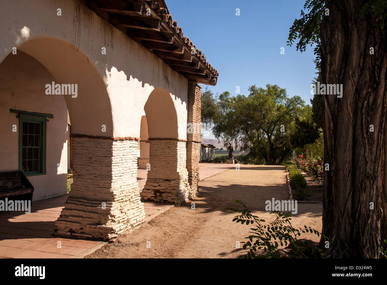 Covered walkway at mission san juan bautista Stock Photo - Alamy