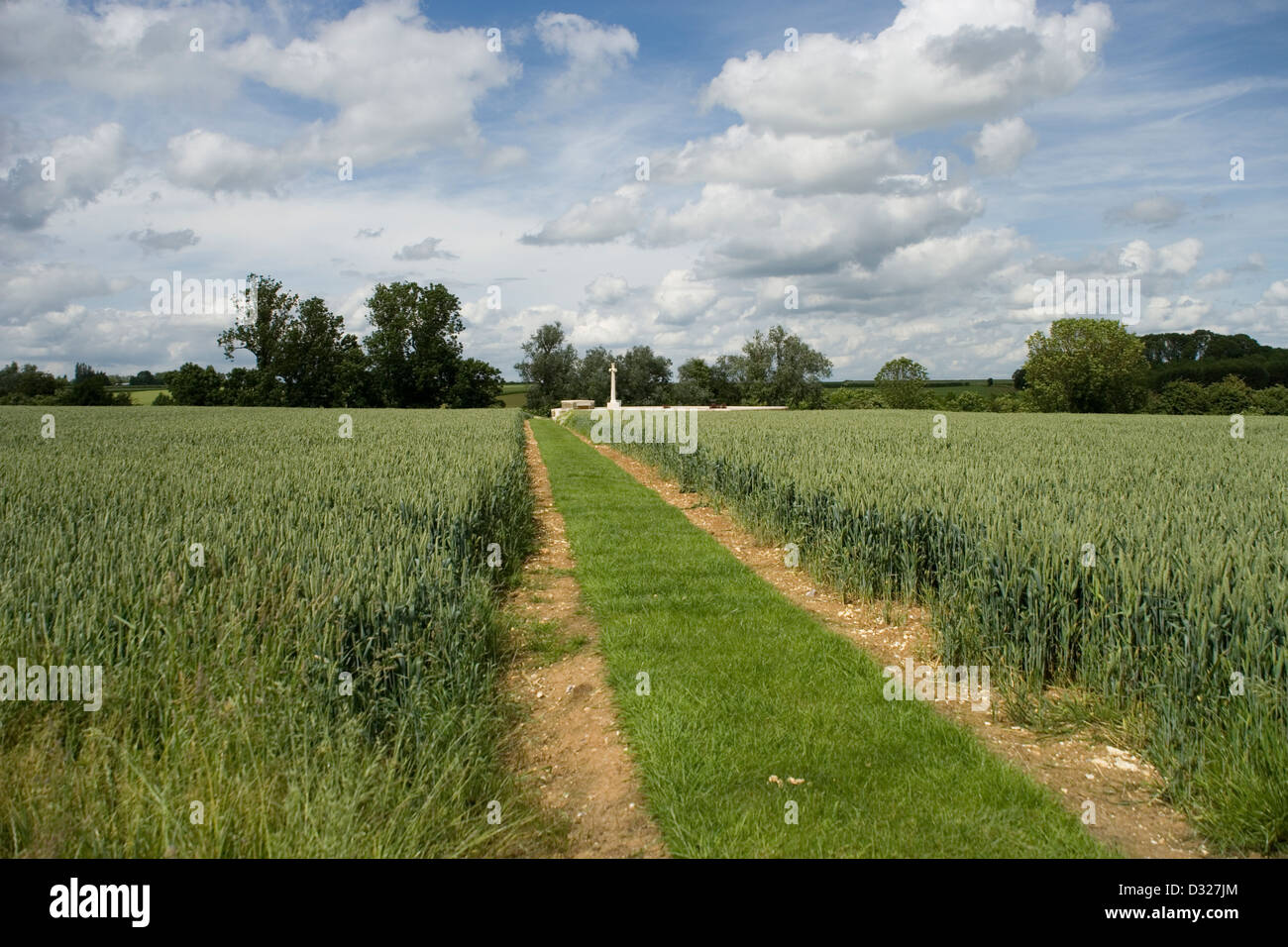 Ten Tree Alley British cemetery on the Somme containing 70 graves from ...