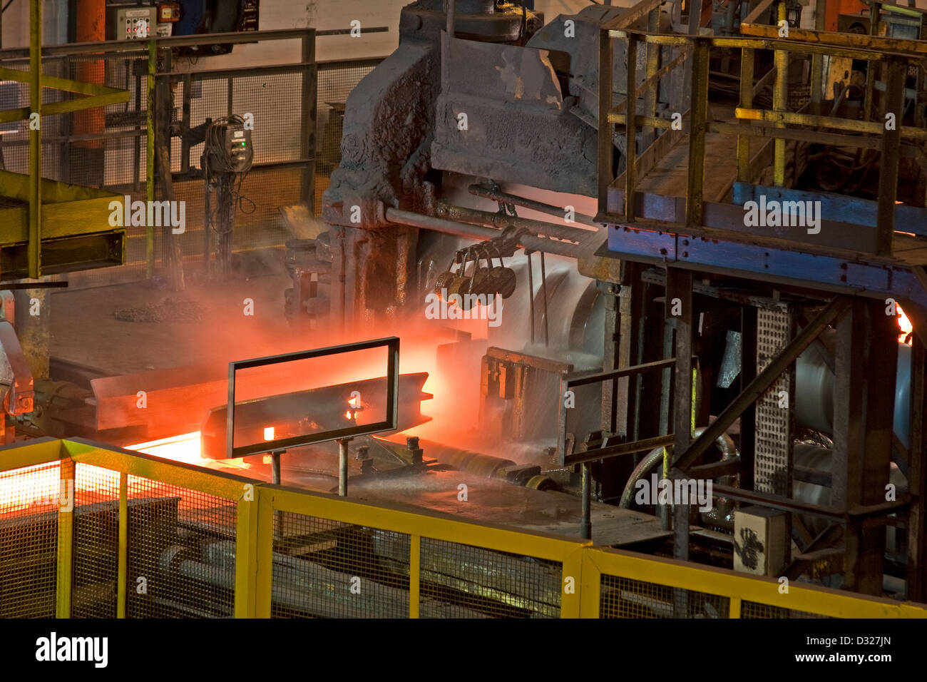 Rolling crane hi-res stock photography and images - Alamy