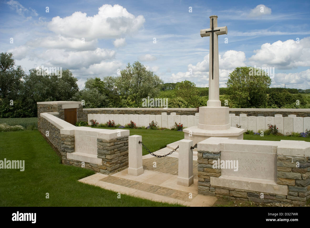 Ten Tree Alley British cemetery on the Somme containing 70 graves from ...