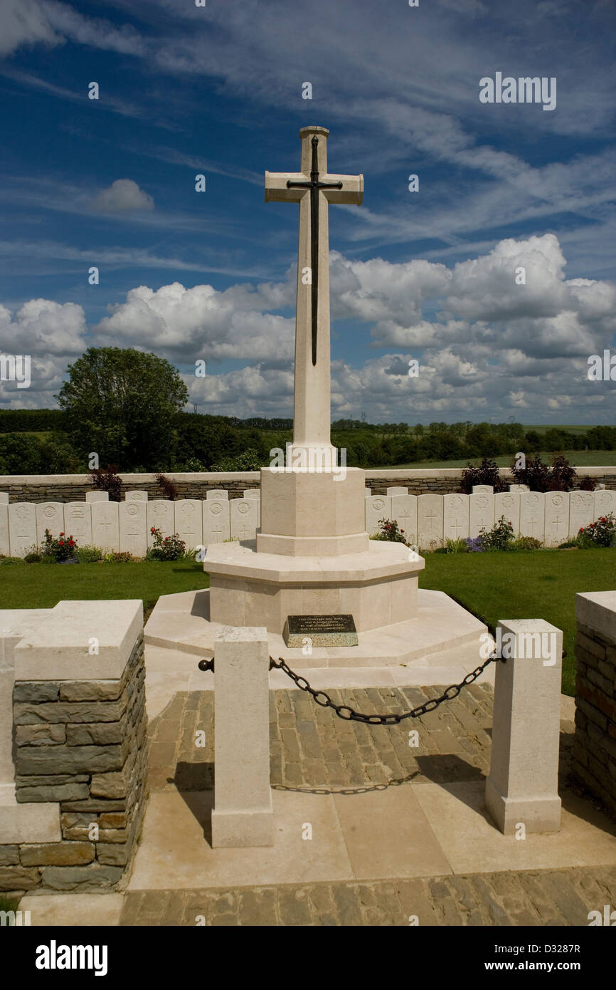 Ten Tree Alley British cemetery on the Somme containing 70 graves from ...