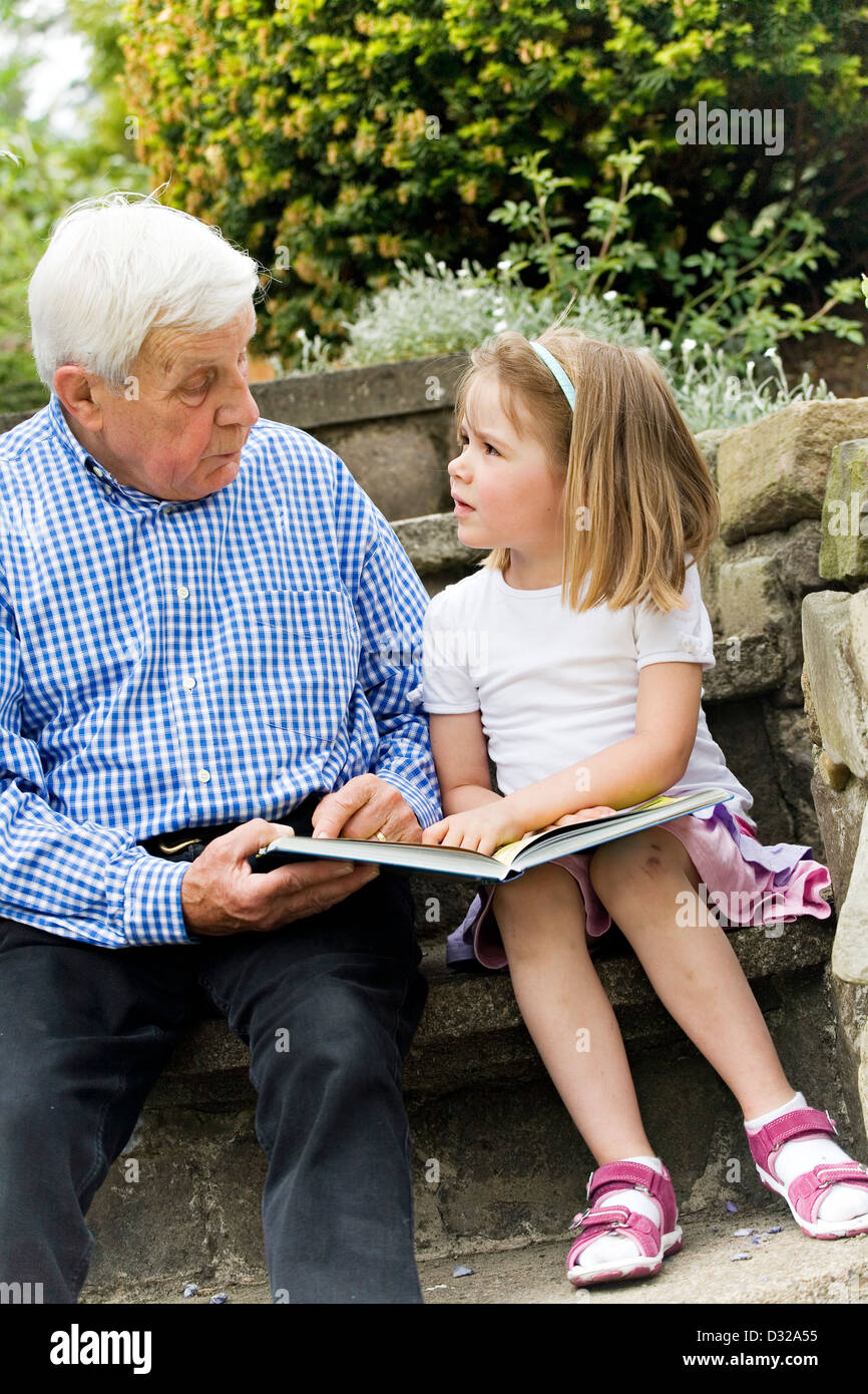 Older man reading to children hi-res stock photography and images - Alamy