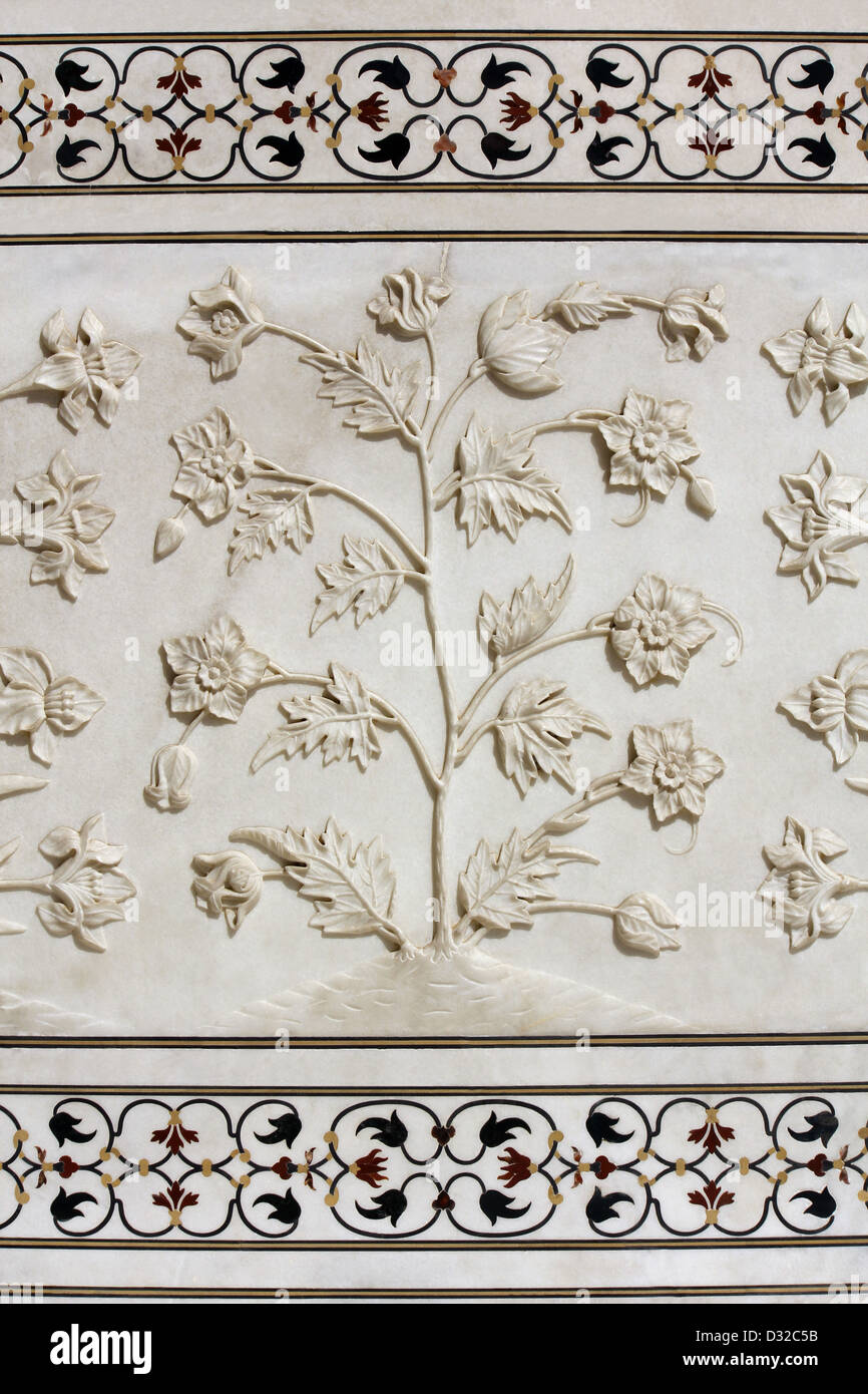 Calligraphy inlay work in Taj Mahal's marble walls Stock Photo - Alamy