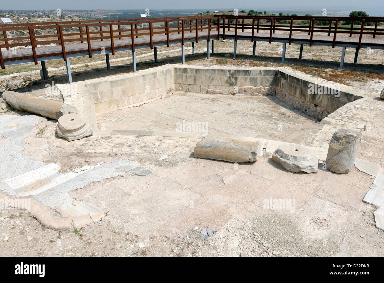 Roman basin hi-res stock photography and images - Alamy