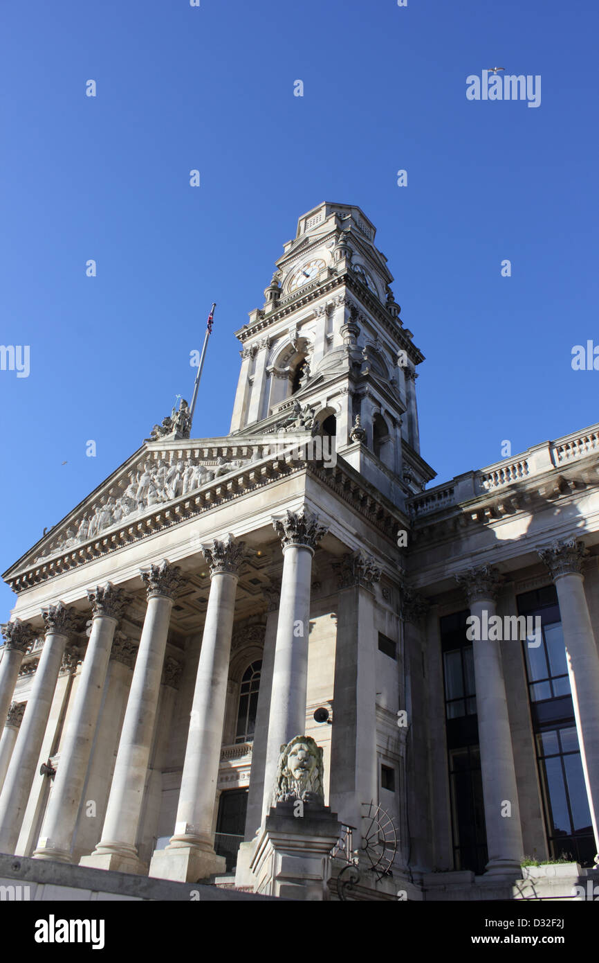 Portsmouth guildhall lion hi-res stock photography and images - Alamy