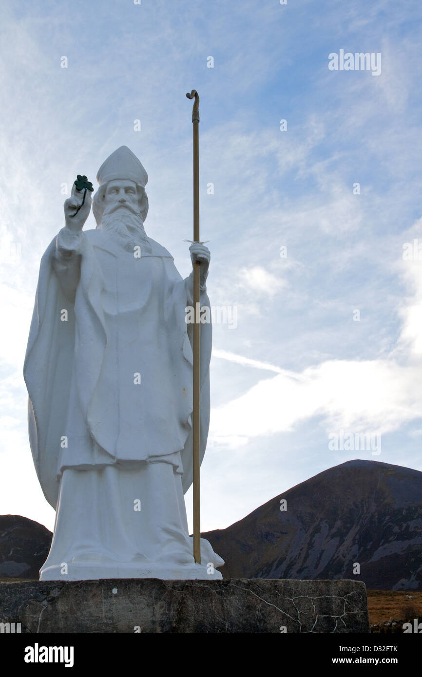 Saint patrick statue hi-res stock photography and images - Alamy
