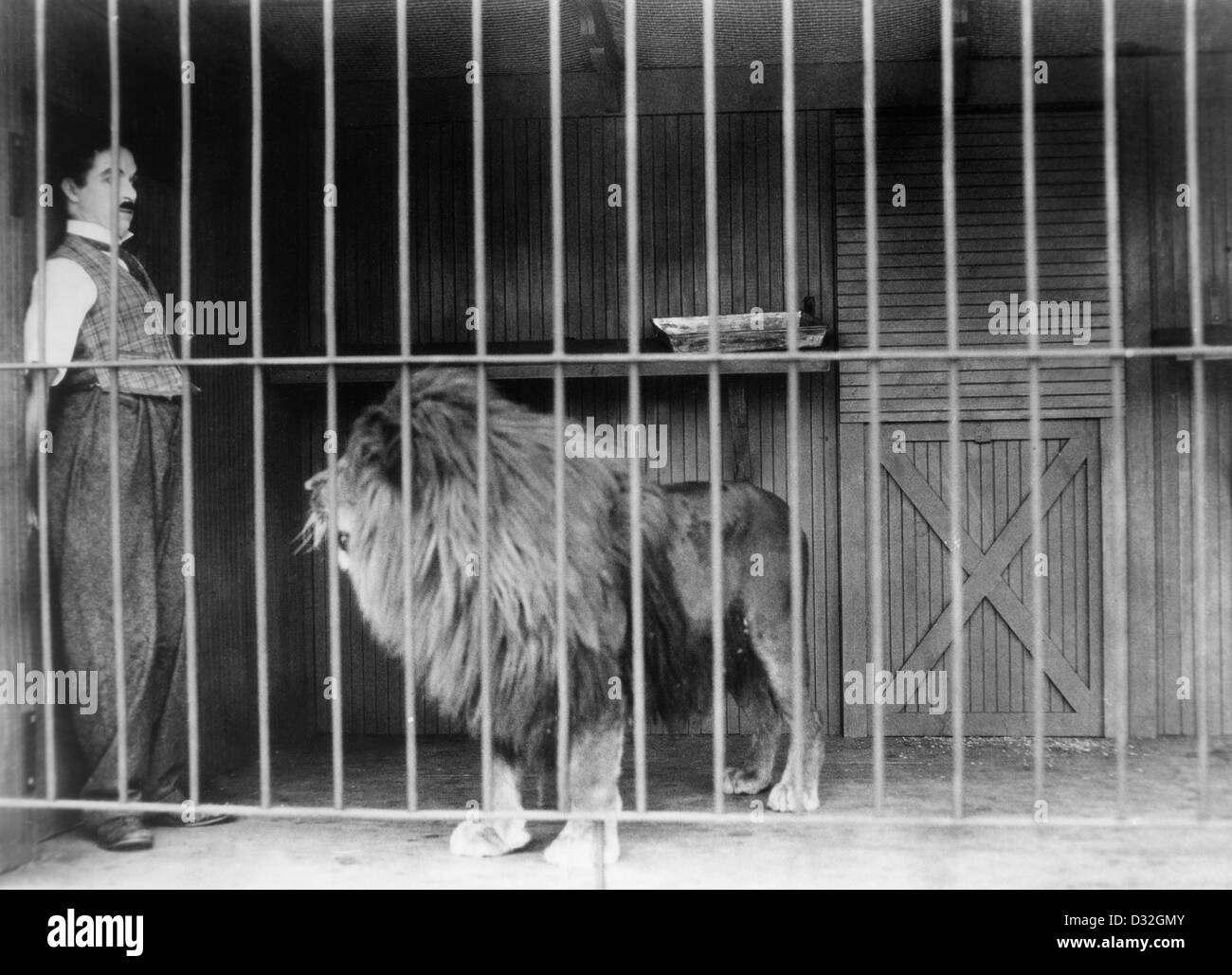 Charlie chaplin the circus hi-res stock photography and images - Alamy