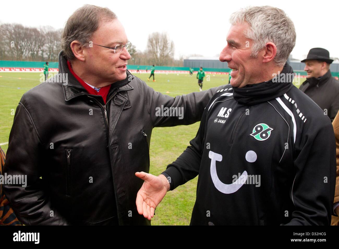 SPD top candidate Stephan Weil (L) talks with Hanover's head coach ...
