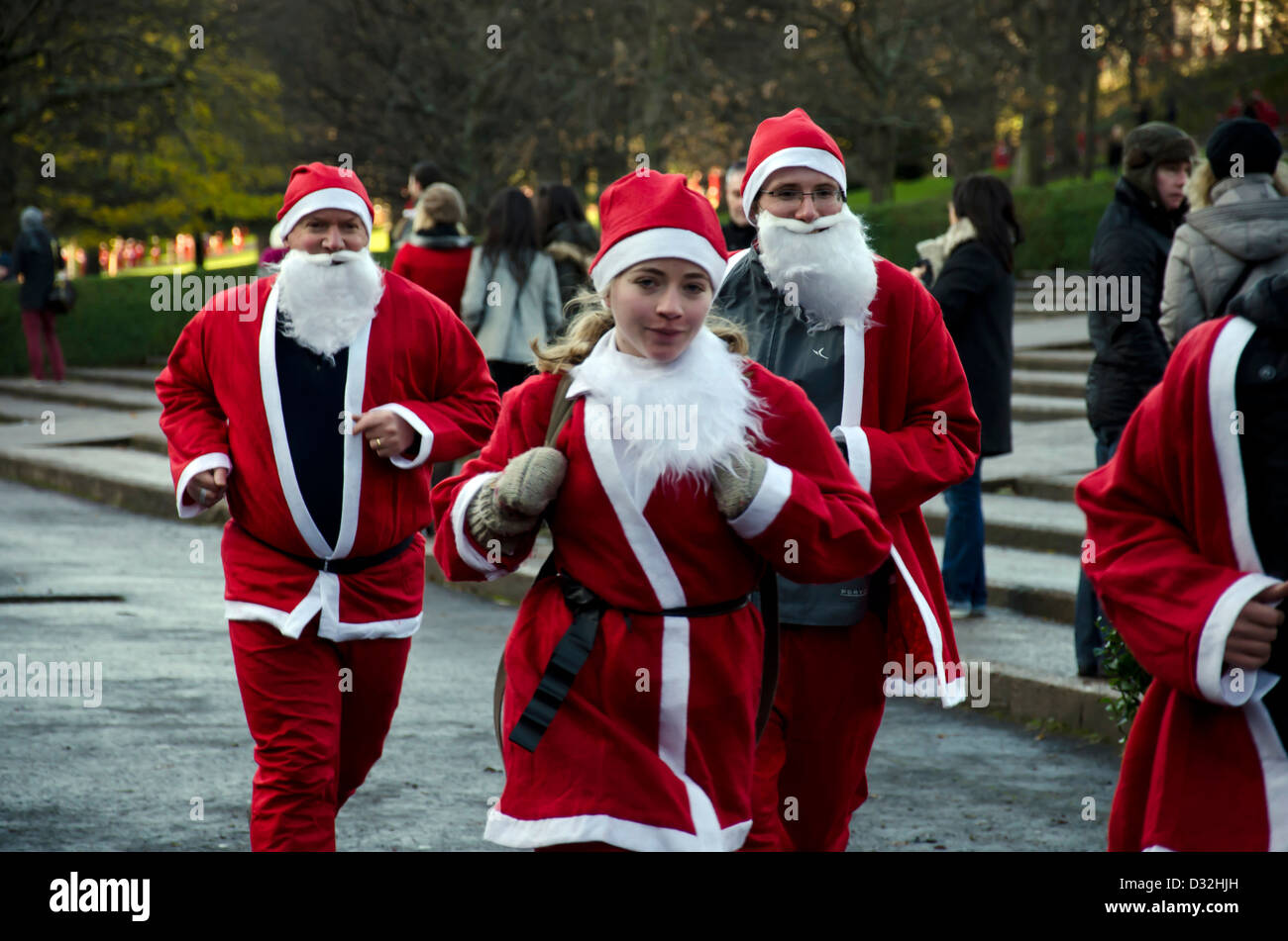 The great scottish santa run in princes street gardens hi-res stock ...