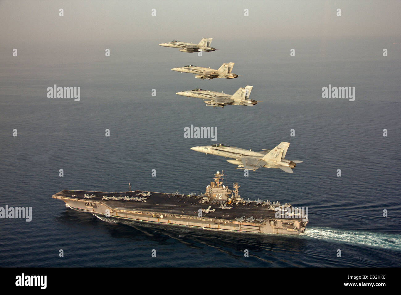 Uss abraham lincoln cvn 72 hi-res stock photography and images - Alamy