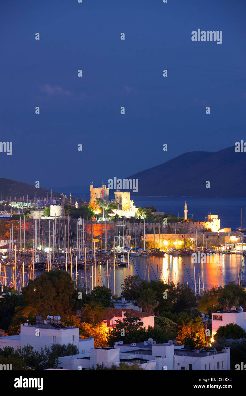 Elevated view of Bodrum marina and castle illuminated at night. Bodrum ...