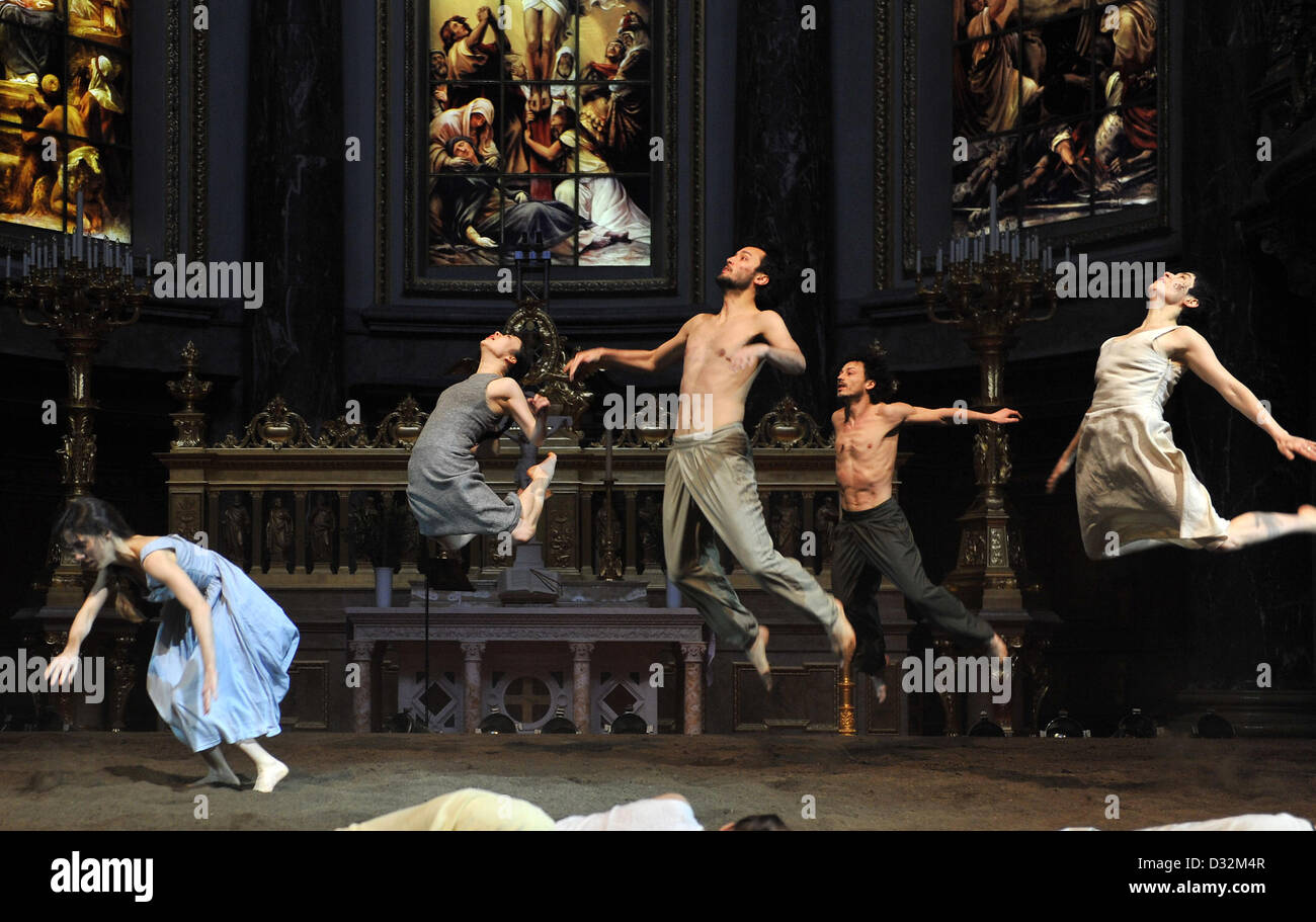 Berlin, Germany. 7th February 2013. Members of the Berlin State Ballet ...