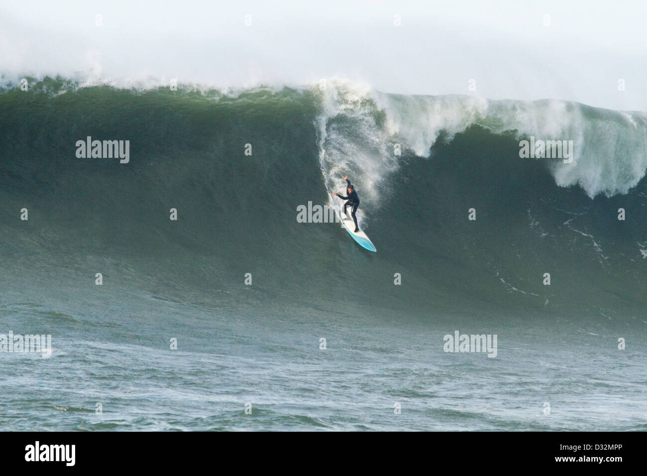 Mavericks wave hi-res stock photography and images - Alamy
