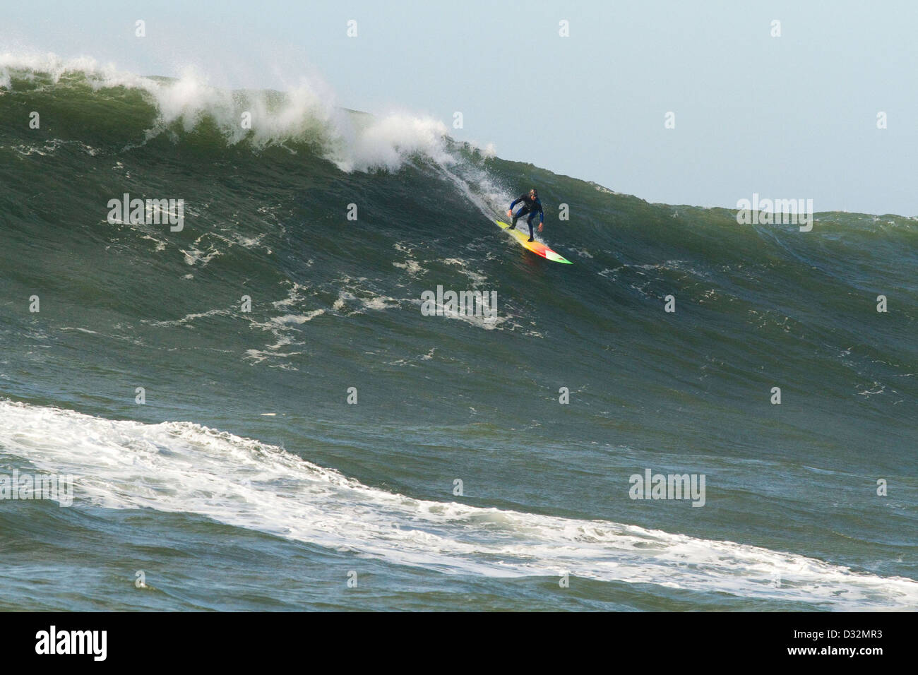 Mavericks wave hi-res stock photography and images - Alamy