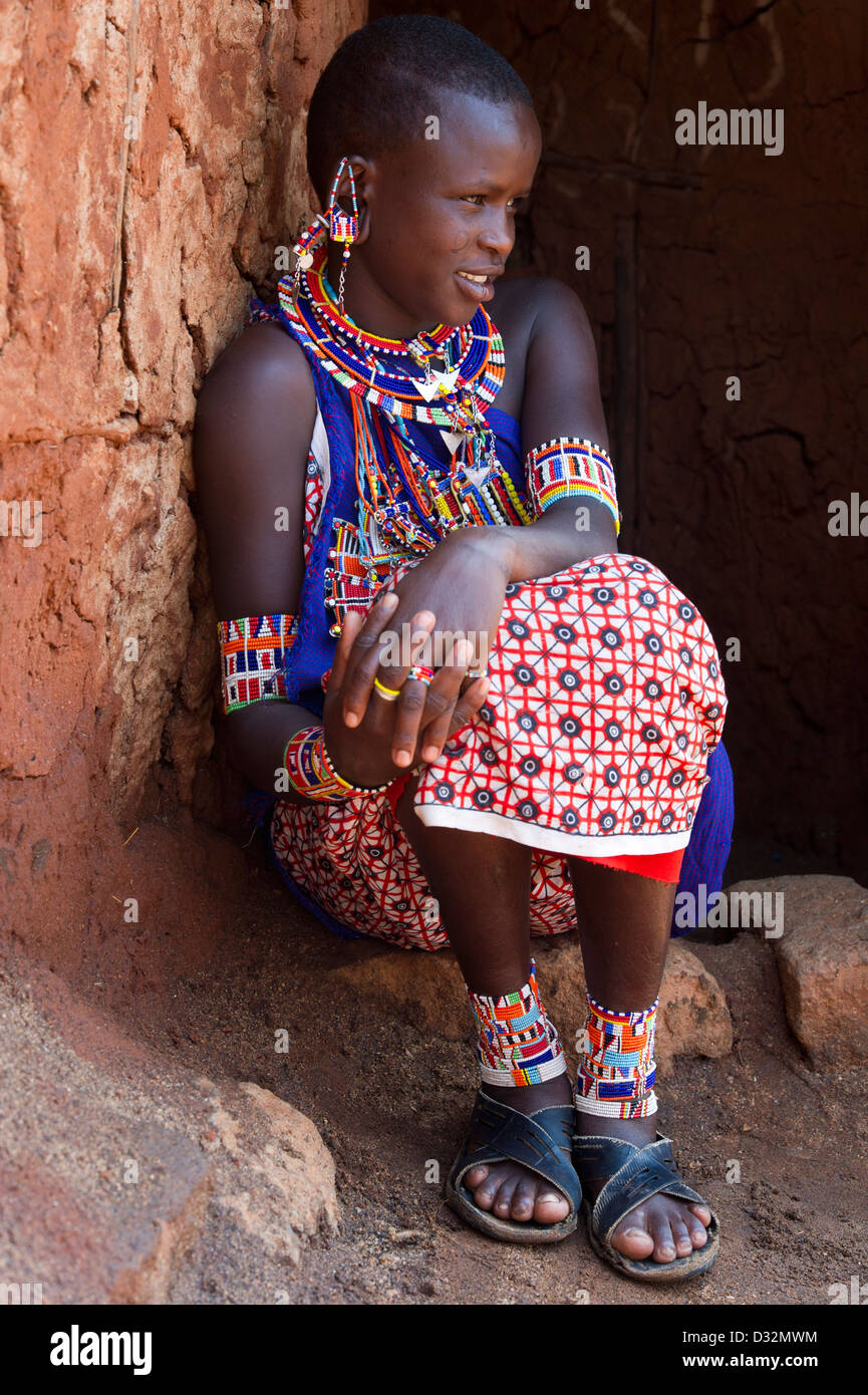 Maasai girls hi-res stock photography and images - Alamy