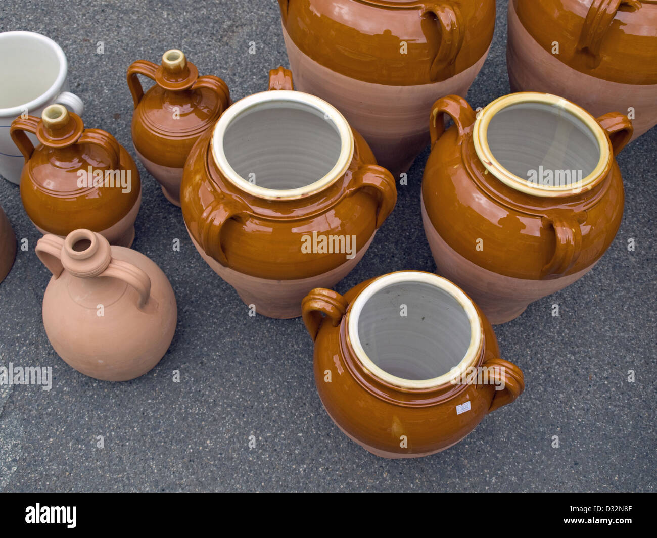 Terracotta containers hi-res stock photography and images - Alamy