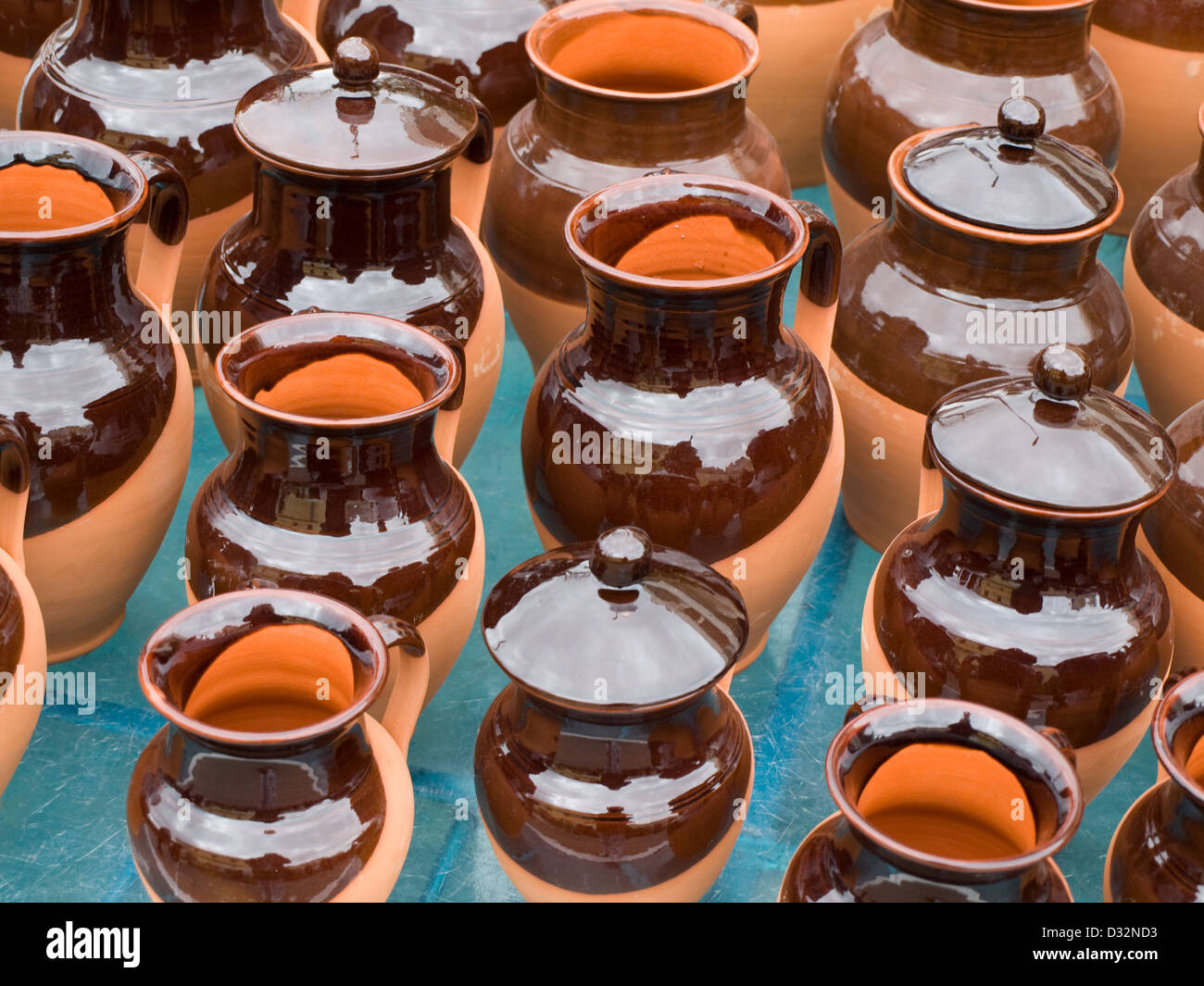 Traditional cooking pots hi-res stock photography and images - Alamy