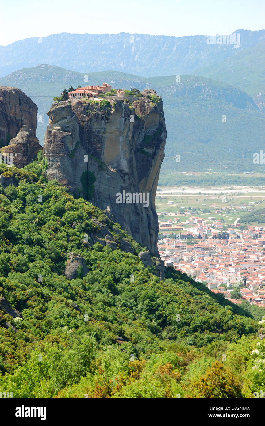 Kalampaka Town and rock with Holy Trinity Monastery on a top, Meteora ...