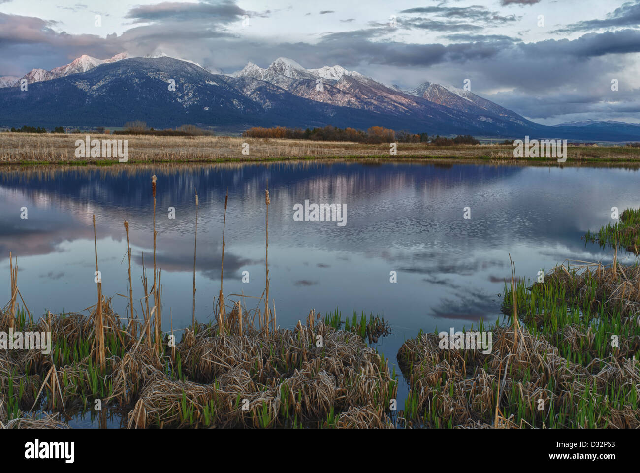 Mission mountains hi-res stock photography and images - Alamy