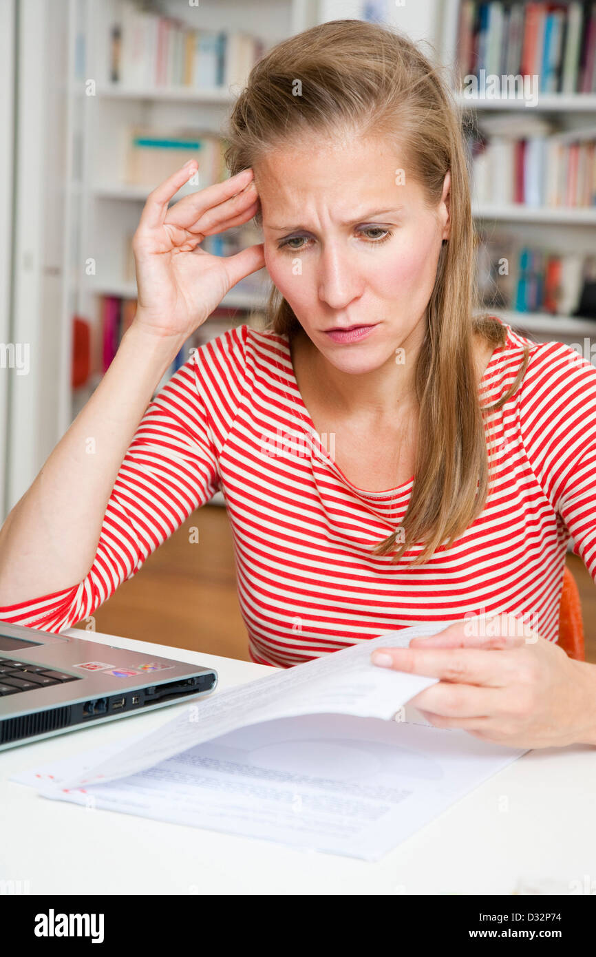 Woman letter read 40 hi-res stock photography and images - Alamy