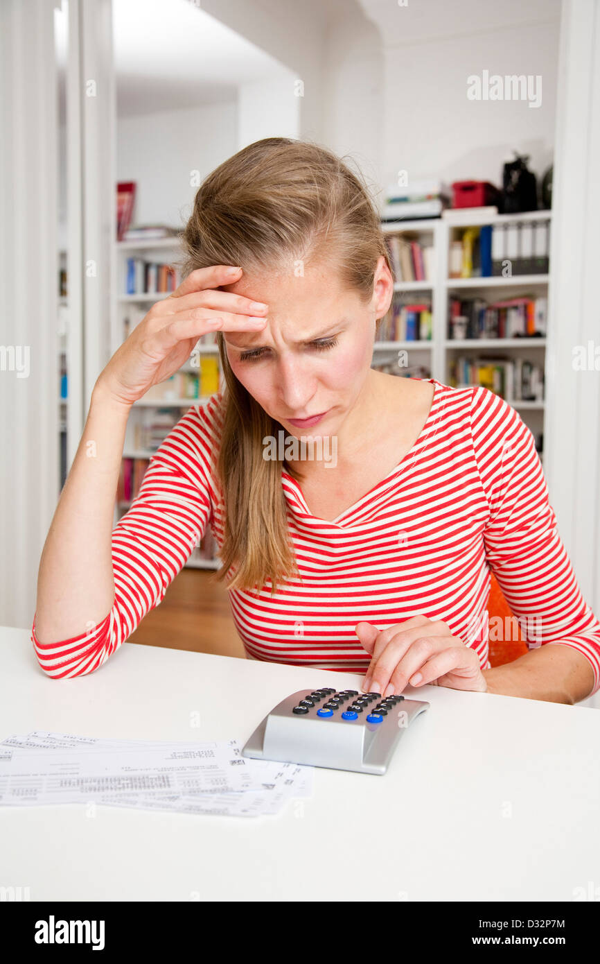 Woman bank statement worried hi-res stock photography and images - Alamy