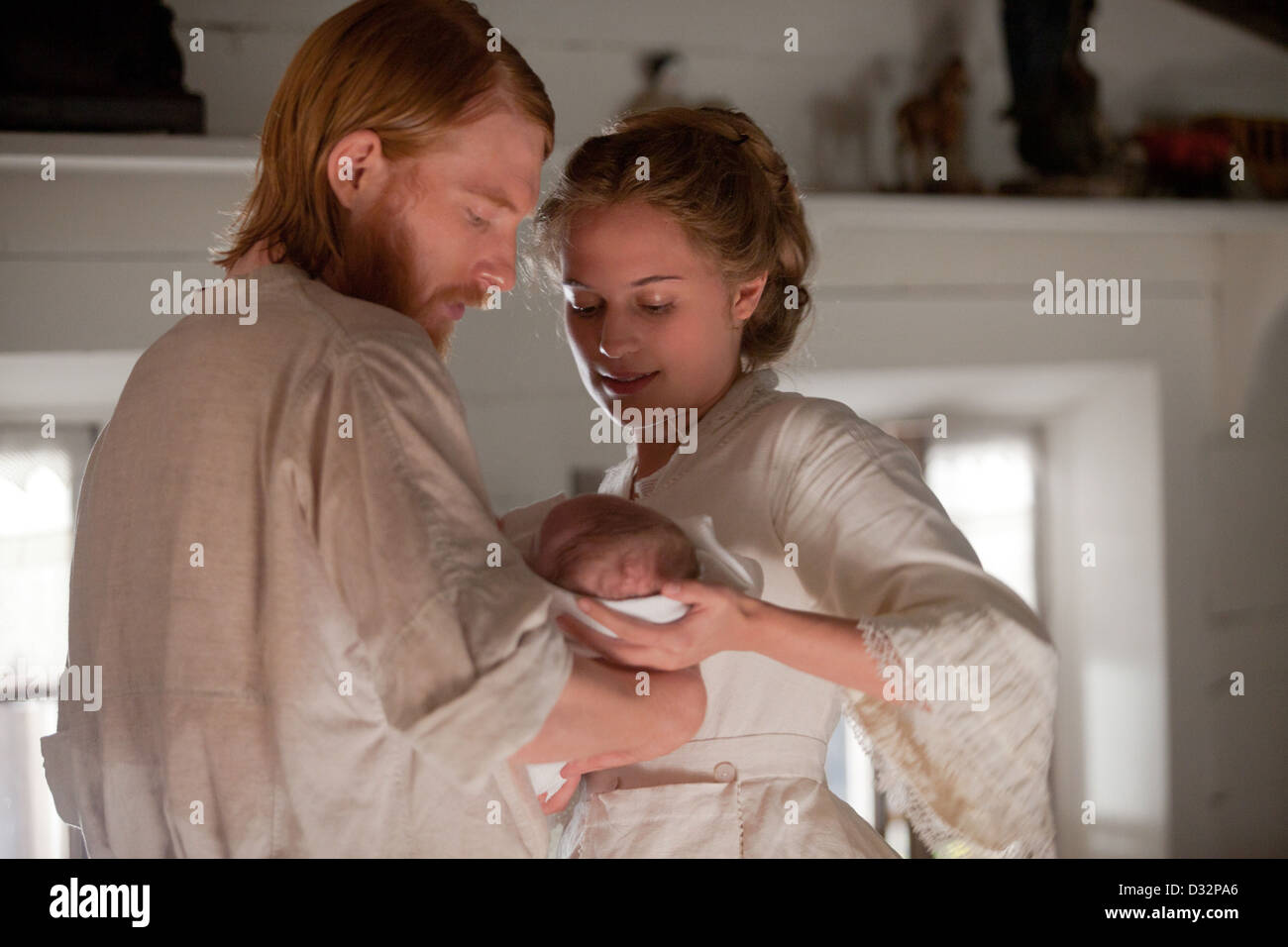 Domhnall gleeson alicia vikander anna hi-res stock photography and ...