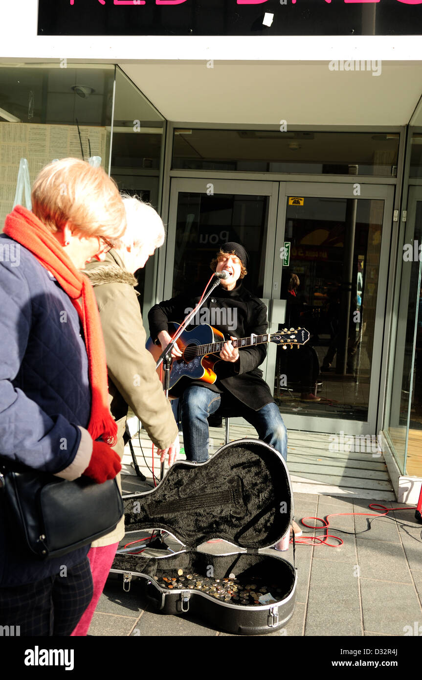 Matthew street musician busker hi-res stock photography and images - Alamy