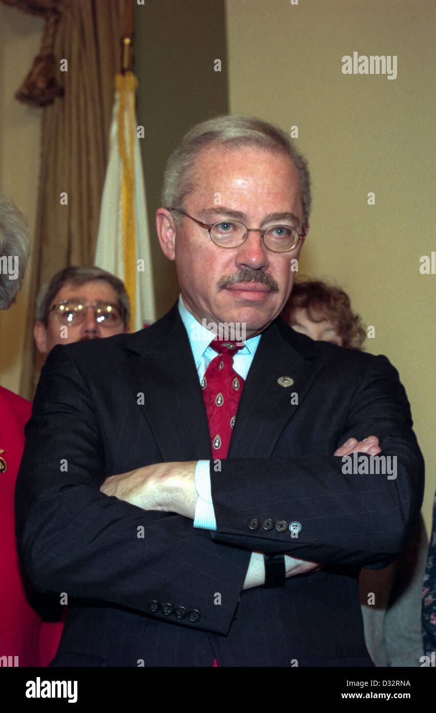Republican Congressmen Bob Barr waits his turn for the ceremonial ...
