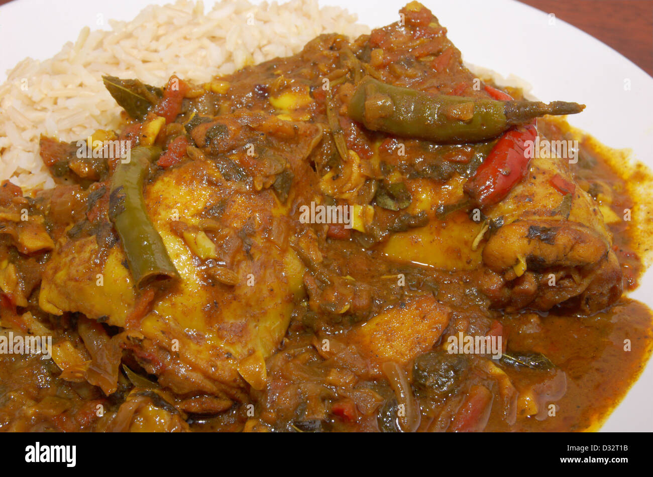 Plate of chicken curry with brown rice Stock Photo - Alamy