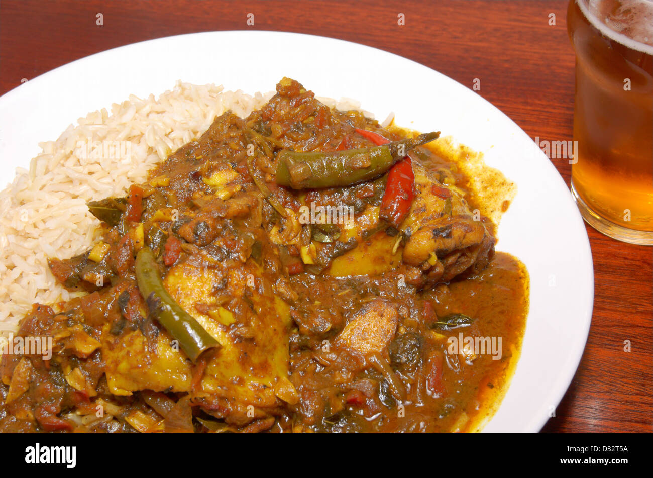 Plate of chicken curry with brown rice Stock Photo - Alamy